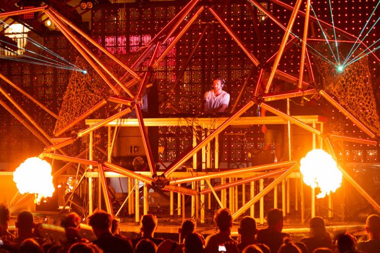 Flame set 1 huren | Master Partys ; Magic FX Stage Flames en andere FX