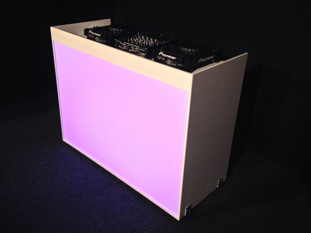 Led DJ booth huren | Master Partys; DJ booth & Pioneer DJ gear huren
