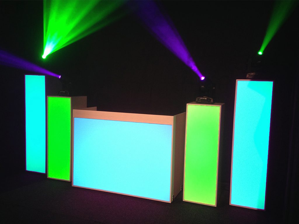 Led DJ booth huren | Master Partys; DJ booth & Pioneer DJ gear huren